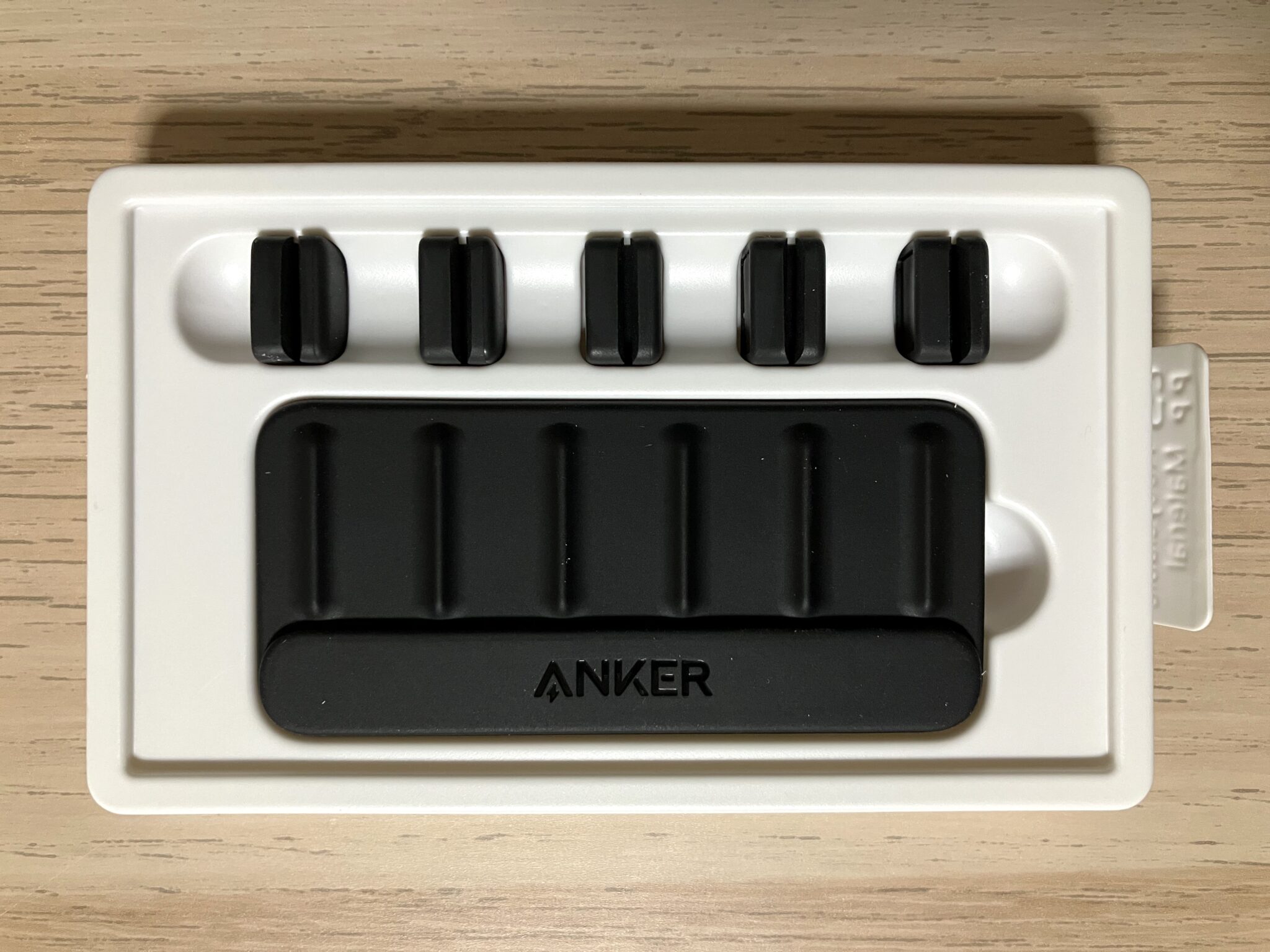 【Anker Magnetic Cable Holder レビュー】デスク周りスッキリなAnkerのマグネット式ケーブルホルダーを開封レビュー ...